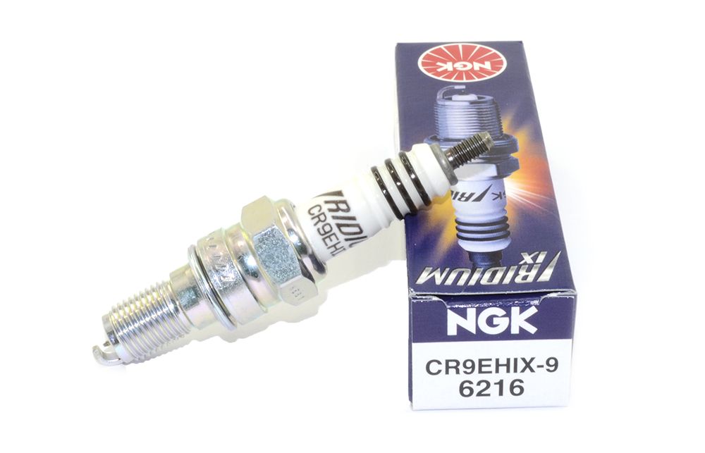 Bujía NGK CR9EHIX-9 Iridium para moto 4T de alto rendimiento